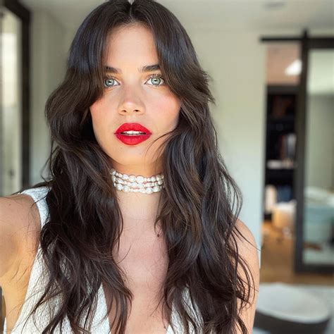 Sara Sampaioâ€™s Paris Glam News People