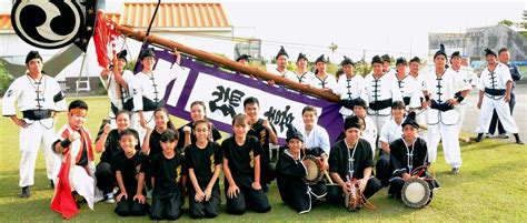 支援の輪 首里城再建へ 首里城再建 旗頭で鼓舞／糸満suzaku企画で寒川町青年会／寄付集め団結共演 沖縄タイムス＋プラス
