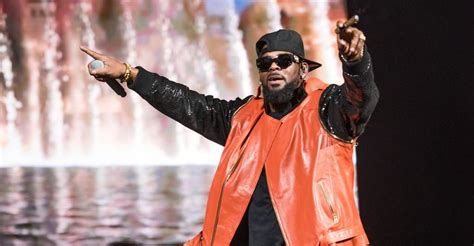 R Kelly Boasts “its Too Late” To End His Career In Leaked Facebook Live Footage The Fader