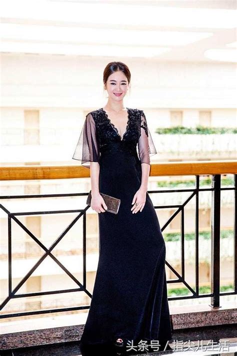 美女明星左小青圖雖年近不惑 卻顏值爆表 氣質優雅 魅力無限 每日頭條