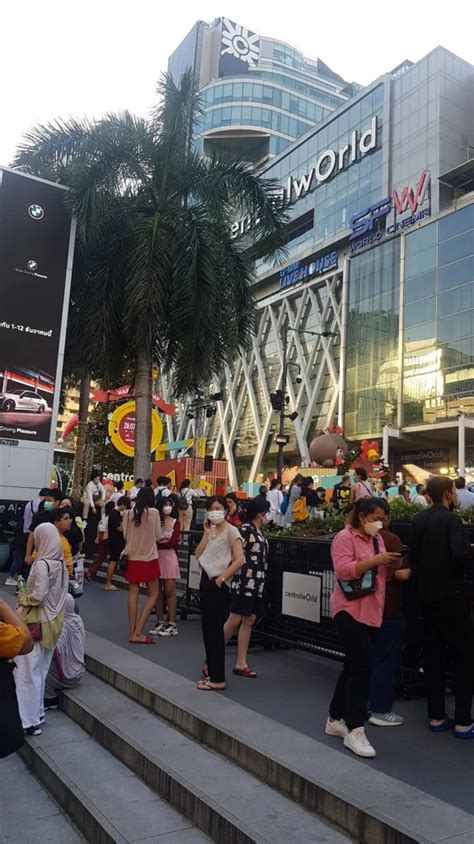 เกิดเหตุไฟไหม้ห้างเซ็นทรัลเวิลด์ กลุ่มควันพวยพุ่งคนวิ่งหนีตายระทึก