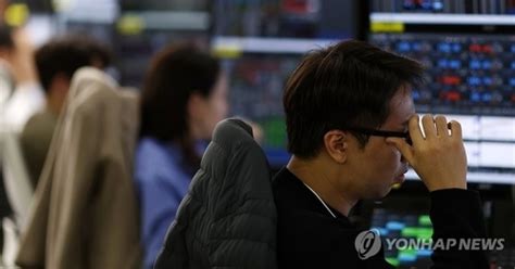 코스피 관망세 속 추가 상승 타진하이닉스 강세