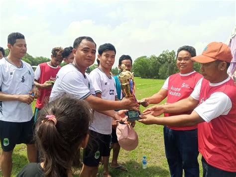 ឆៃ កម្រងរូបភាពអនុស្សាវរីយ៍ បុណ្យ កំសាន្ត ភូមិ រោទិ៍ ឃុំ ញរ ស្រុក កំពង់រោទិ៍ ខេត្ត ស្វាយរៀង