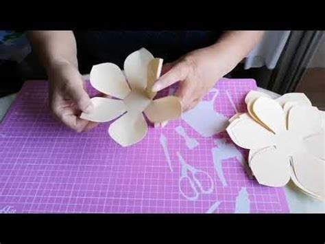 Como Hacer Rosa De Cartulina Flores En Cartulina Como Hacer Una Rosa Sobre De Cartulina