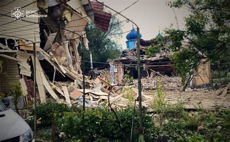 Наслідки російського терору на Київщині загинула молода жінка поранено трьох людей серед них