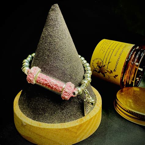 粉色符管貴人運勢大提升手鏈 師傅：阿贊加文 功效：人緣 桃花 貴人運 招財 超可愛的手鍊，完全沒有泰國🇹🇭聖物的感覺！ 數量有限，有興趣 歡迎