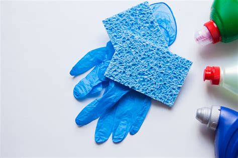 고무 장갑과 세제로 셀 룰로 오 스를 세척 하는 블루 무해 한 스폰지 가사 집안일에 대한 스톡 사진 및 기타 이미지 가사 집안일 강철 개수대 Istock