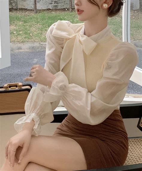 포앤바이앤 타이블라우스 러블리 리본타이 퍼프숄더 시스루 볼륨소매 슬림핏 골지 니트 블라우스 하객룩