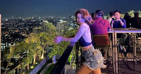 ⭐ Makati Rooftop Bar Hopping With V ⭐ Getyourguide