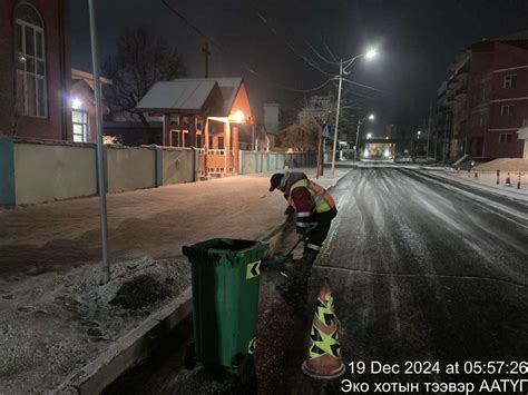 Хан Уул дүүргийн хэмжээнд зам талбайн цэвэрлэгээ үргэлжилж байна