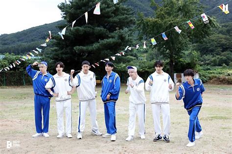 Bts Community Posts 팀 블루 Vs 팀 화이트 💙🤍 내 평생 가장 친한 친구 ಥಥ