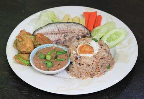 ข้าวผัดน้ำพริกปลาทู