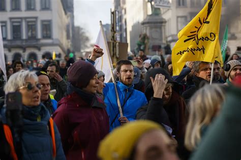 Протест фермеров у здания Европейского парламента Фото дня