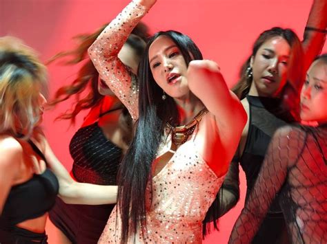 เปิดคอมเมนต์ชาวเน็ต หลังได้ฟังเพลงใหม่ เปิ้ล ไอริณ Sanook Music