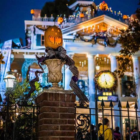 Disneyland Haunted Mansion Halloween