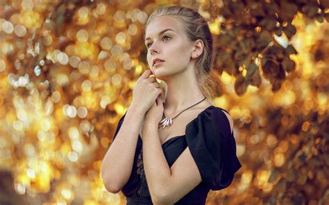 Face Sunlight Trees Fall Leaves Women Outdoors Women Model