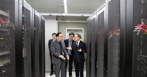 Kt 클라우드데이터센터 서버실 찾은 고기동 차관