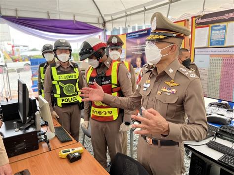 ผบ ตร ตรวจเยี่ยมจุดตรวจช่วงสงกรานต์ เน้นย้ำให้สุภาพอ่อนน้อมต่อประชาชน