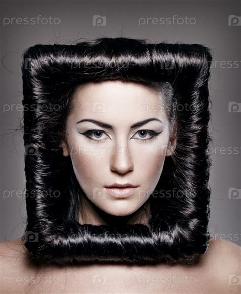 Фотография на тему Портрет красивой молодой женщины Pressfoto