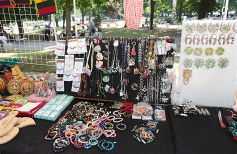 Алеята на изкуствата и занаятите отново е открита в Монтана Снимки