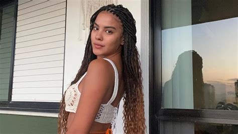 Bella Campos Arranca Suspiros Ao Posar De Biquíni Na Web Veja Foto