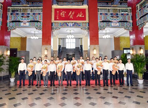 吉林大学招生网吉林省委书记景俊海到吉林大学调研并看望慰问黄大年式教师团队代表