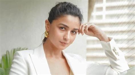 Alia Bhatts 29th Birthday Treat In Maldives Is A Foodies Dream See