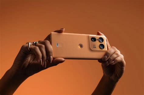 Motorola Edge 50 Ultra Dengan Soc Snapdragon 8s Gen 3 Layar 6 7″ 144hz Dan Punggung Kayu