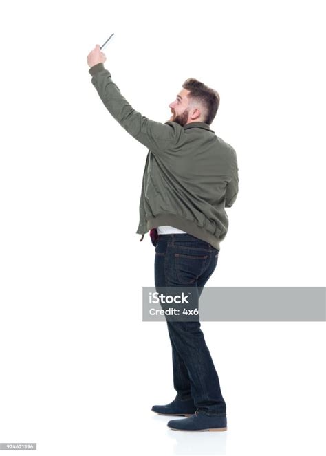 커피와 전화를 들고는 자 켓과 레드 셔츠와 함께 멋진 남자 20 29세에 대한 스톡 사진 및 기타 이미지 20 29세 25 29세 갈색 머리 Istock