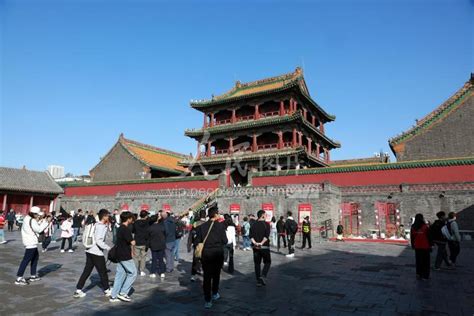 辽宁沈阳故宫迎来客流高峰 人民图片网