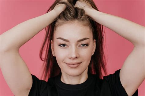 Premium Photo Closeup Portraits Of An Italian Girl Putting Her Hair