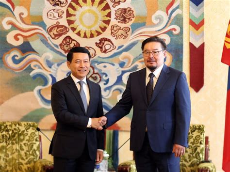 УИХ ын дарга Г Занданшатар БНАЛАУ ын Гадаад хэргийн сайд Салөмсай Гуммаситийг хүлээн авч уулзав