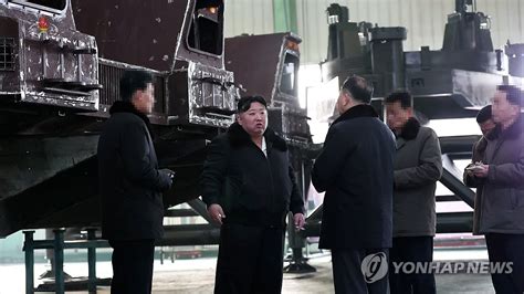 김정은 딸 주애와 고체연료 Icbm 발사대 생산 공장 시찰 연합뉴스