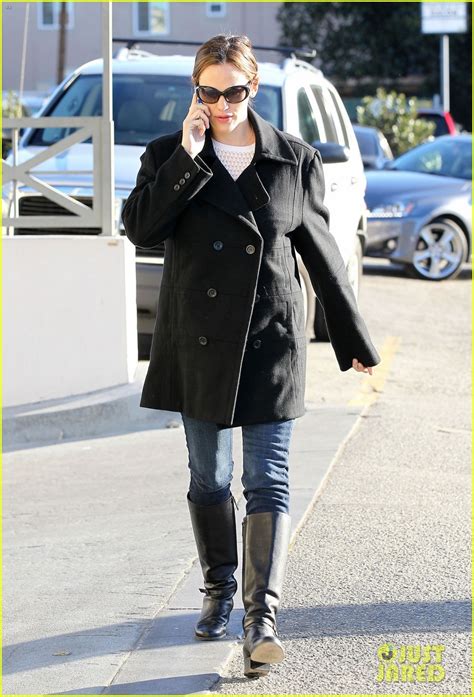 Jennifer Garner Is Ready For Christmas Photo Jennifer Garner Photos Just Jared