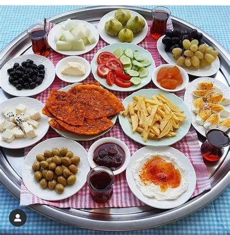 سینی پذیرایی صبحانه 15 تصویر ایده‌های خلاقانه برای سینی پذیرایی صبحانه