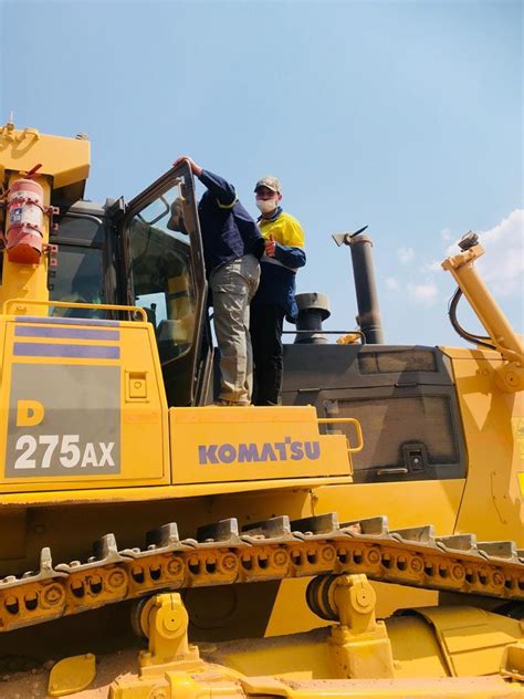With Expert Diligence I Inspected The Komatsu 275ax 5 Ensuring It Was Fit For Challenging