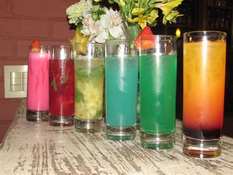 Vários tipos de bebidas são utilizadas em nossos drinks Sabores e cores inesquecíveis surgindo