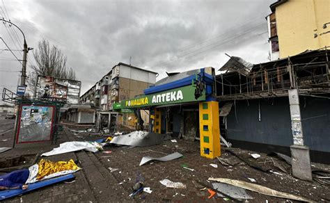 Під час сьогоднішньої промови путіна росіяни жорстоко обстріляли Херсон є загиблі та поранені