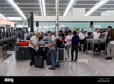 London May 27 2018 People At Security Check At London Heathrow