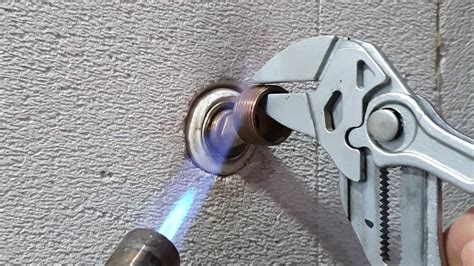 Редкость. Мастер водопроводчик показал скрытые навыки - YouTube