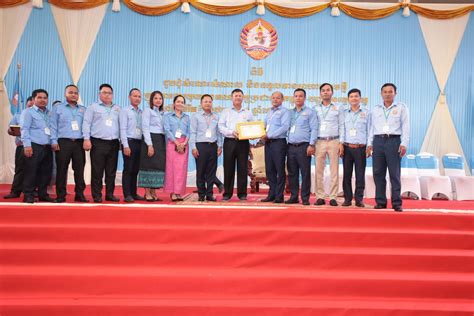 ឯកឧត្តម ហ៊ុន ម៉ានិត ទទួលទានអាហារសាមគ្គីជាមួយក្រុមការងារយុវជនបក្សប្រជាជនកម្ពុជា បញ្ញវន្តក្មេងវត្ត