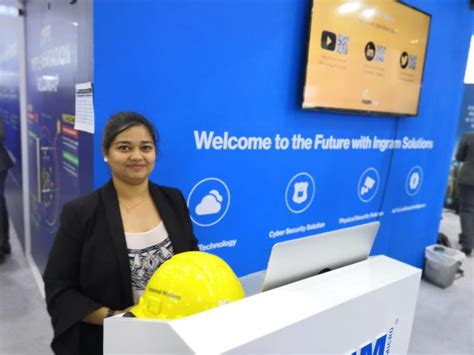 sushmita suman on linkedin representing roambee at the gitex 2018 dubai