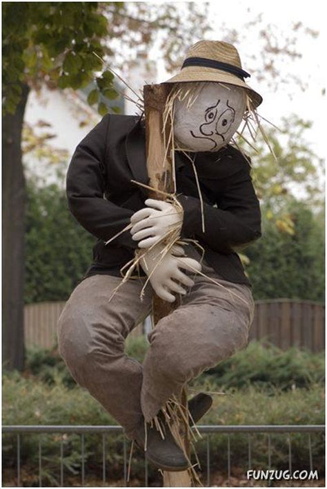 34 Inspiring Garden Scarecrow Ideas Scarecrows For Garden Scarecrow