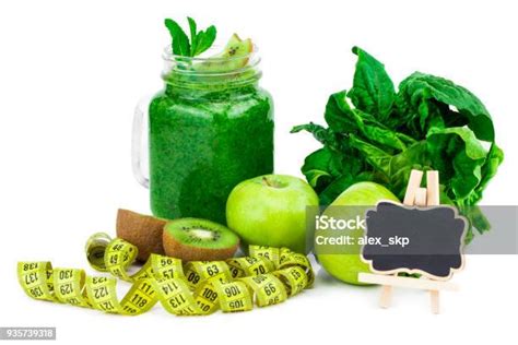 건강 한 녹색 스무디 그리고 흰색재료 시금치 사과 키 위 Superfood 해독 및 텍스트 위한 공간을 가진 건강 식품 0명에 대한 스톡 사진 및 기타 이미지 Istock