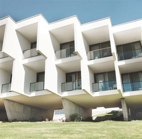 Hasil Gambar Untuk Pilotis Building Building Exterior House Styles