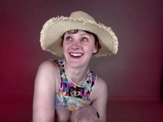 顽皮的詹妮弗带着免费请求回来了 Pornhub