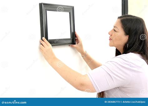 40 Year Old Latina Woman Decorates Her New Apartment That She Bought