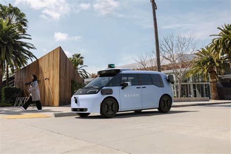 Waymo Customer Gets Trapped Inside A Robotaxi Going Around In Circles Autoevolution
