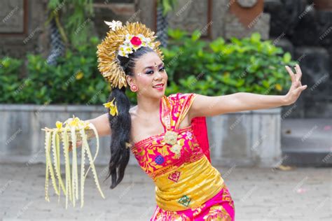 Premium Photo Female Pendet Dancer Showing A Dance At Outdoor