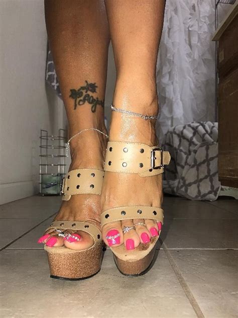 Alys Long Red Toenails In Brown Heels Red Toenails Long Toenails Beautiful Feet
